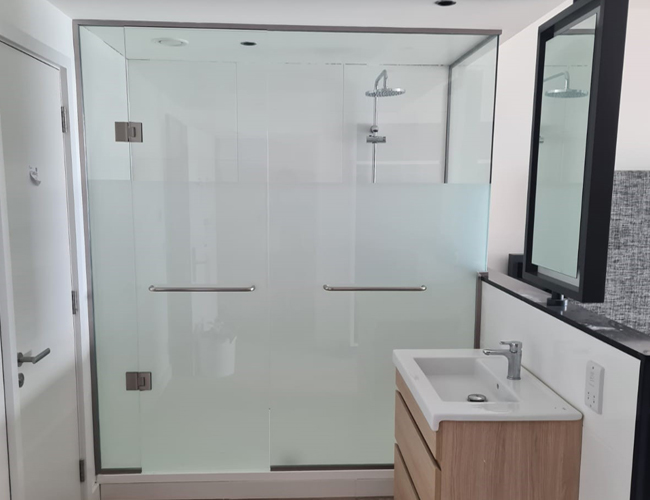 Hotel Glass Shower Screens and Ensuite Glass Screens